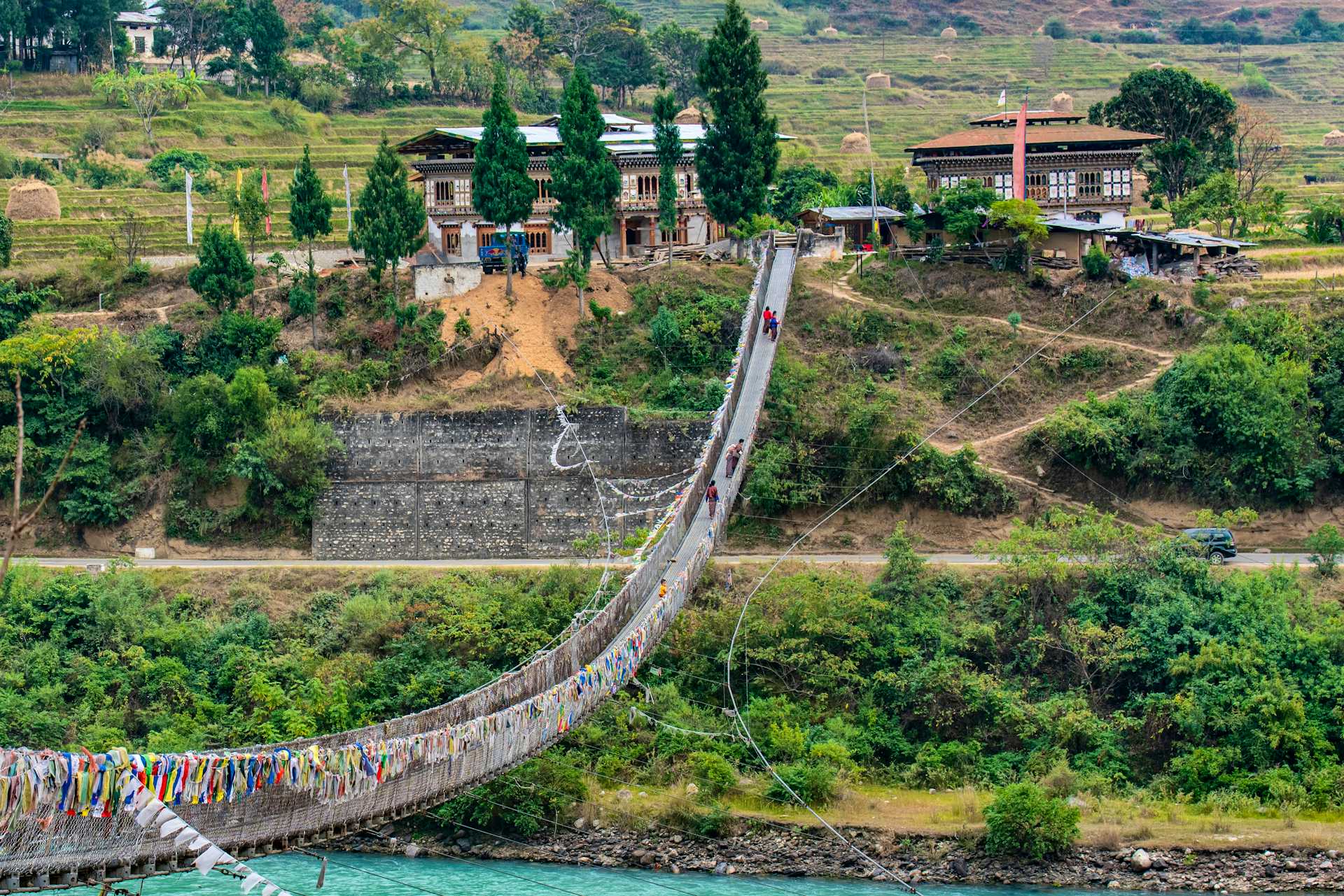 Daytrip: Private Car Transfers with Sightseeing